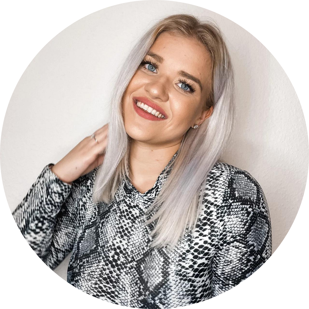 Home - Mit Schwimmflügeln im Haifischbecken